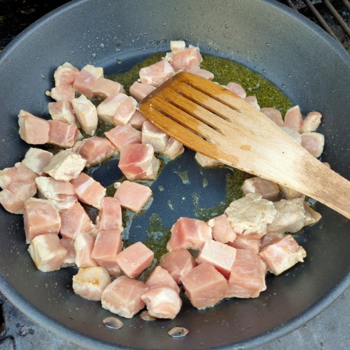 Schweine-Rahm-Gulasch aus dem DutchOven - Hobby-Griller.de: Rezepte ...