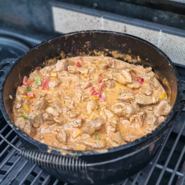 Gyros mit Metaxa-Sauce aus dem DutchOven - Hobby-Griller.de: Rezepte ...